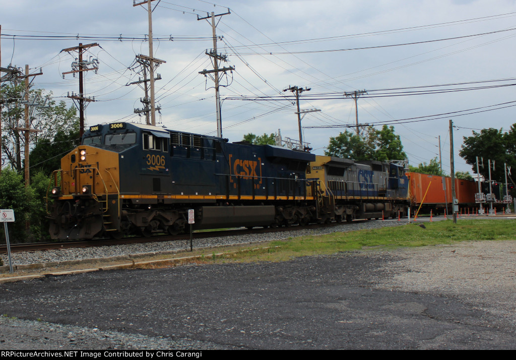 CSXT 3006 & 7881 on Q031-03